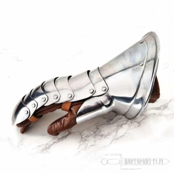 Lobster Tail Gauntlets - Irongate Armory