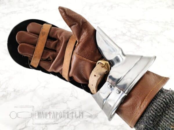 Lobster Tail Gauntlets - Irongate Armory