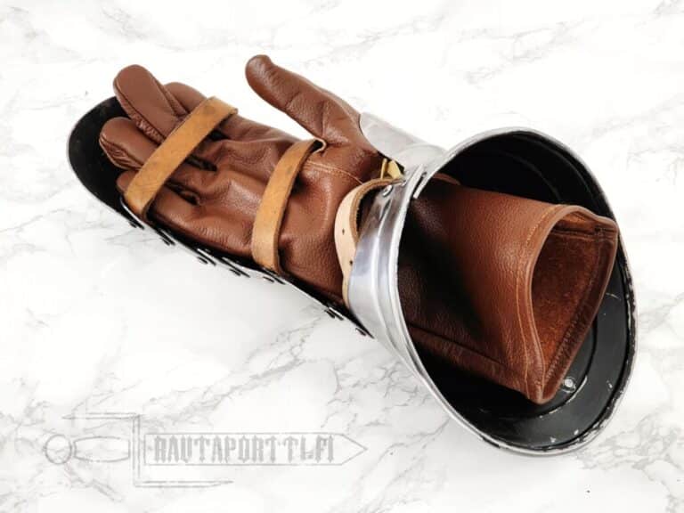 Lobster Tail Gauntlets - Irongate Armory