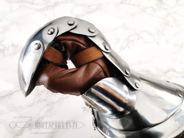 Lobster Tail Gauntlets - Irongate Armory