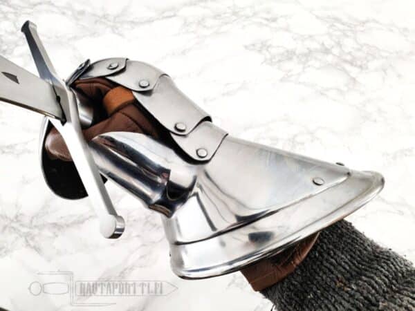 Lobster Tail Gauntlets - Irongate Armory
