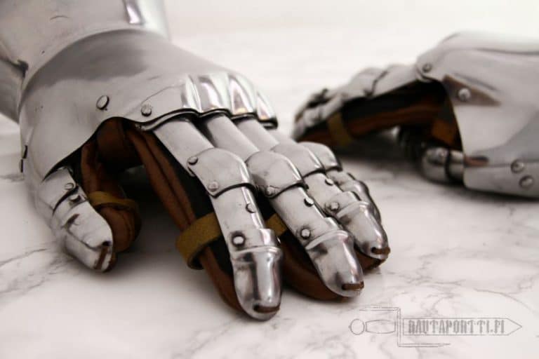 Hourglass Gauntlets - Irongate Armory