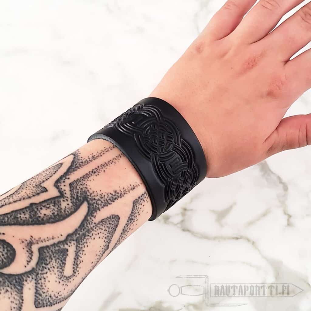 Leather bracelet "Circular Knotwork" - Irongate Armory